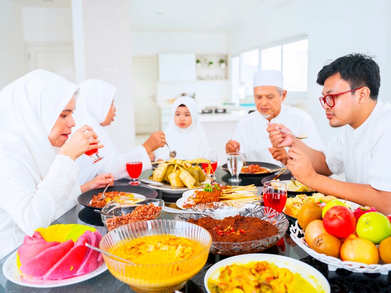 Puasa Ramadan: tips supaya lansia keluarga kita selalu sehat dan happy